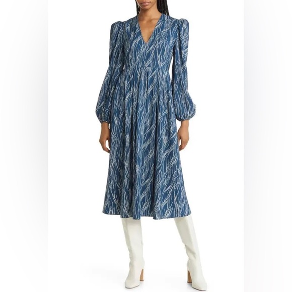 Chelsea28 | Dresses | Like New Pleated Buff Shoulder Long Sleeve Midi ...